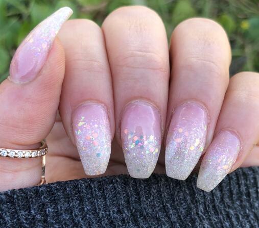 Understanding the Difference Between Dip Powder and Acrylic Powder ...